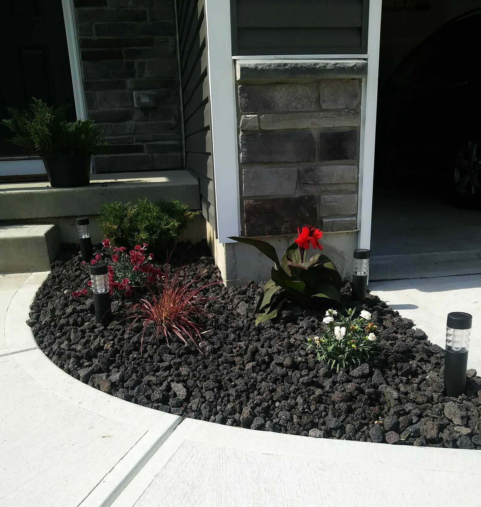 Landscaping Ideas For Front Of House (Our Finished Yard Transformation ...